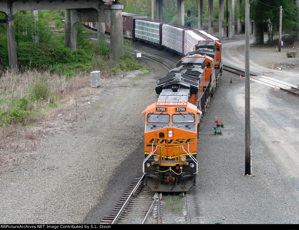 BNSF 3795 South at Delta